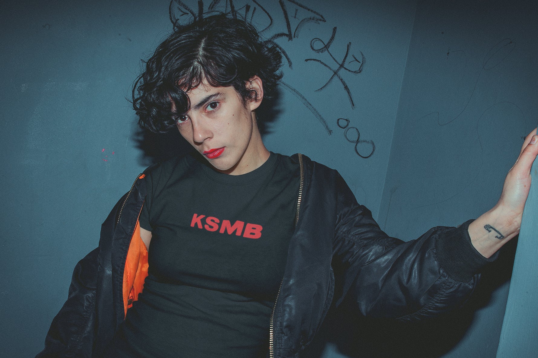 Officiell KSMB Merch – T-shirts, Hoodies & Kepsar | KSMBshoppen.se ...